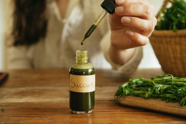 How to Make a Succus – Herbal Academy