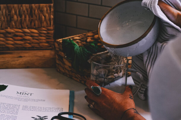 Stay Cool With A Mint Spritz: A Stovetop Hydrosol Recipe – Herbal Academy