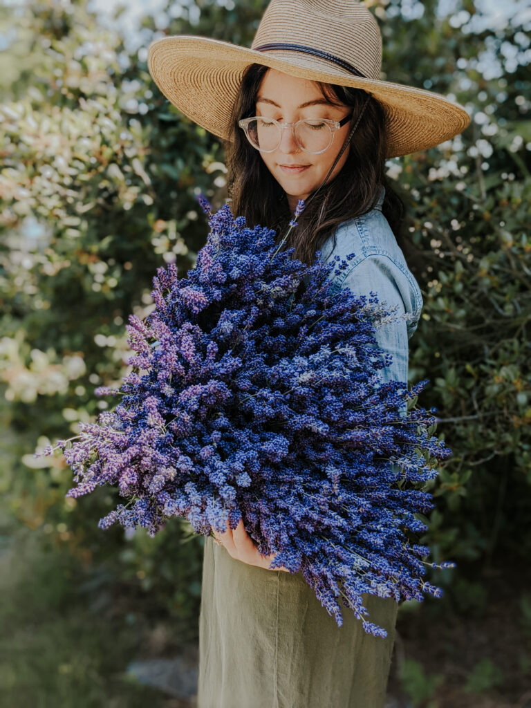 Herbal Academy Student Feature: Dagny Kream (@thecottagepeach) – Herbal Academy