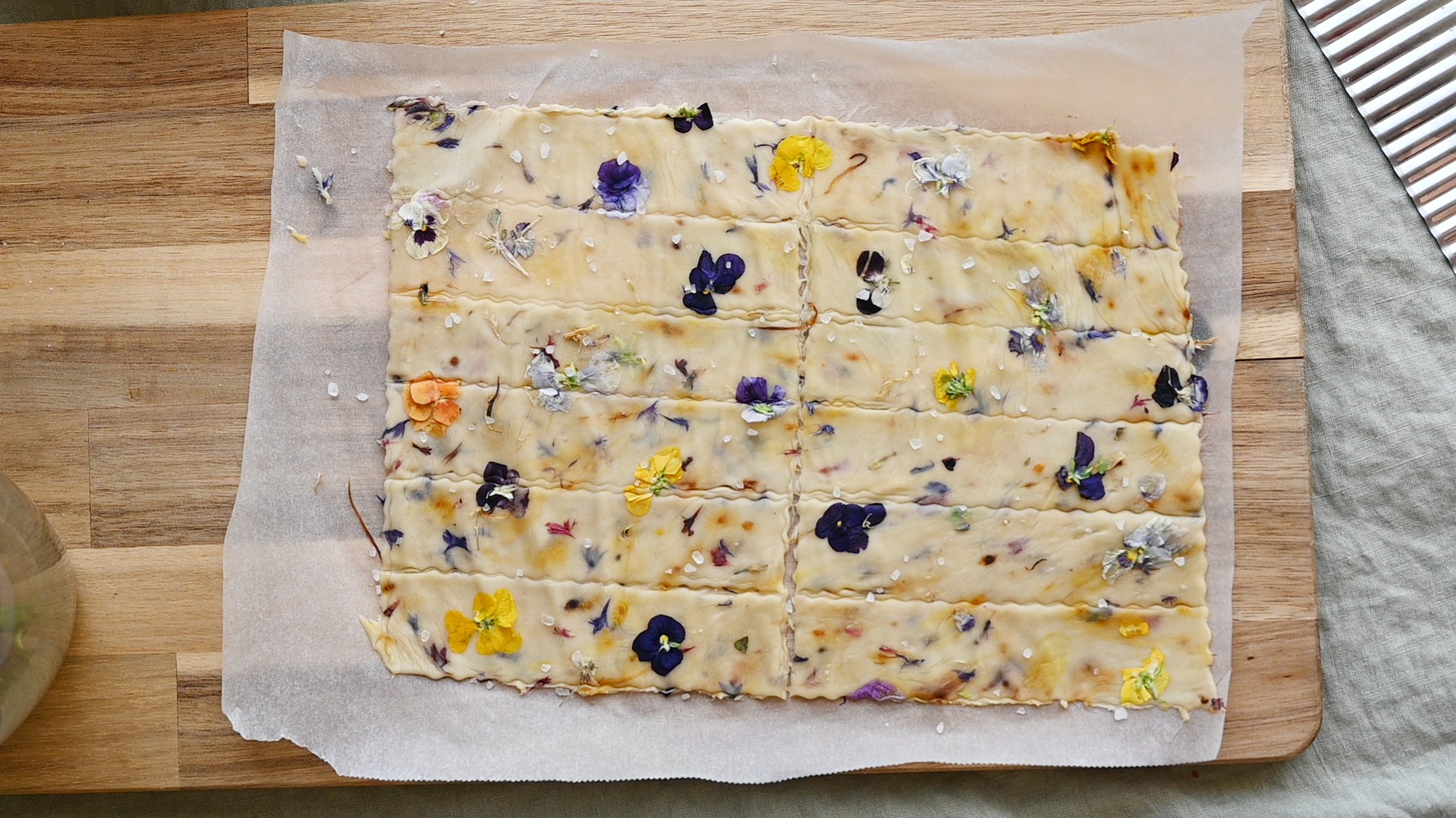 A Flower Pressed Cracker Recipe That is Sure to Impress Everyone at the ...