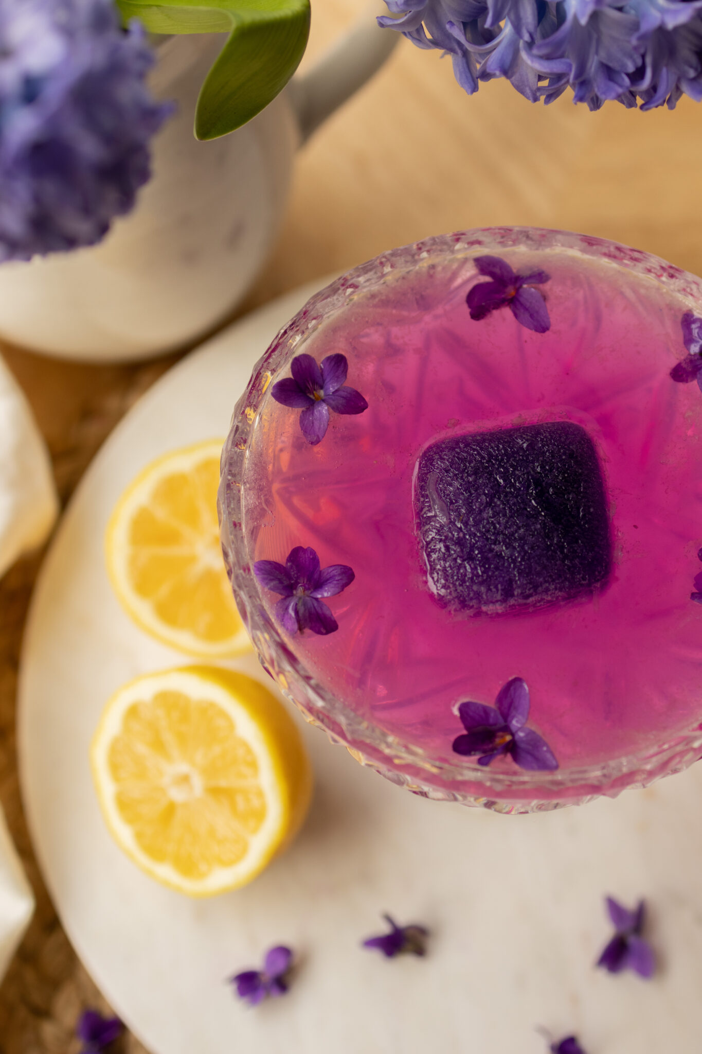 Transform Your Drinks With the Color-Changing Magic of Violet Ice Cubes ...